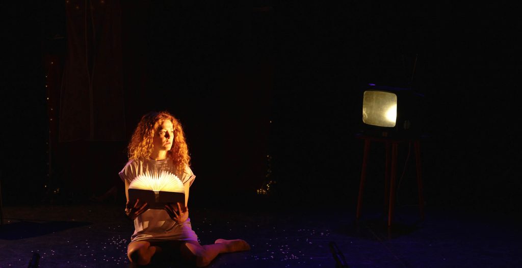 Manon Balthazard - Un seule-en-scène rythmé et poétique. - Cité des Arts